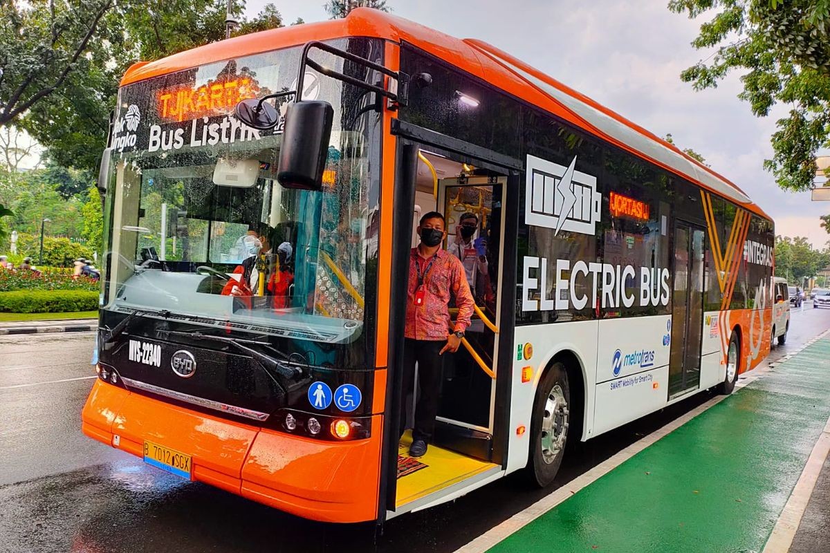JAKTV - Perum Damri Gandeng PT Transjakarta Luncurkan 26 Unit Bus Listrik