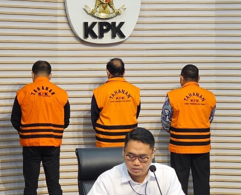 JAKTV - KPK Tahan 3 Tersangka Kasus Korupsi Truk Basarnas